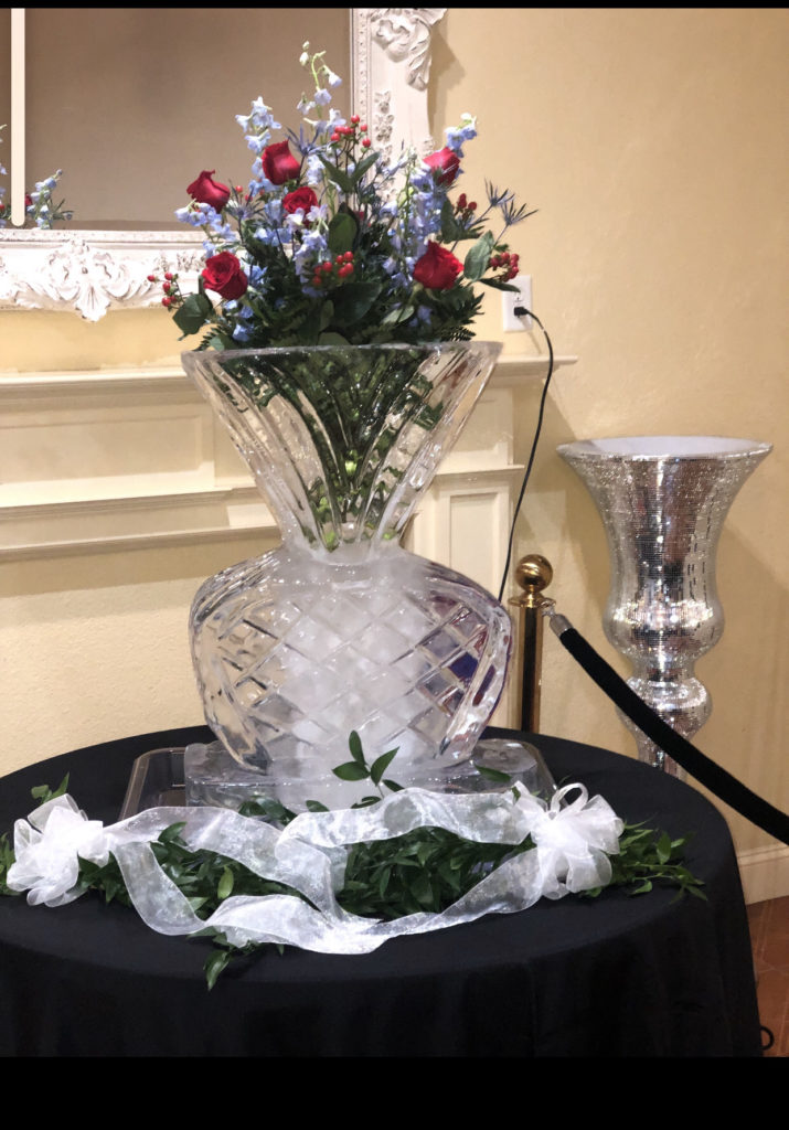 flower-vase-ice-carving | NOW Weddings Magazine 💍