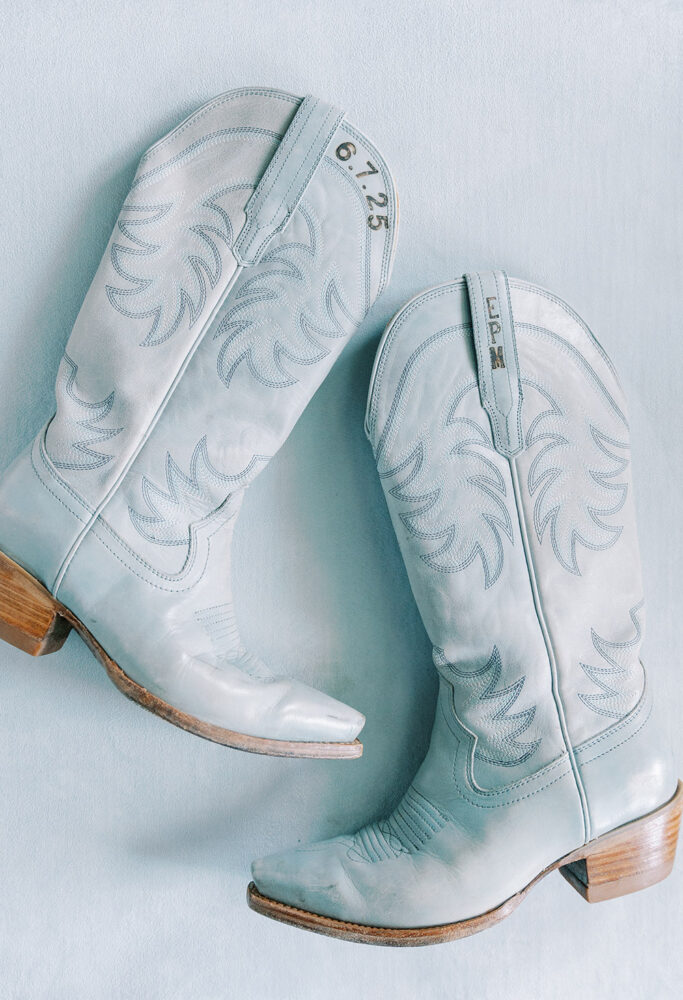 REAL WEDDING:: Elizabeth Maddox + Cameron Pierce {Ringing in Forever ...